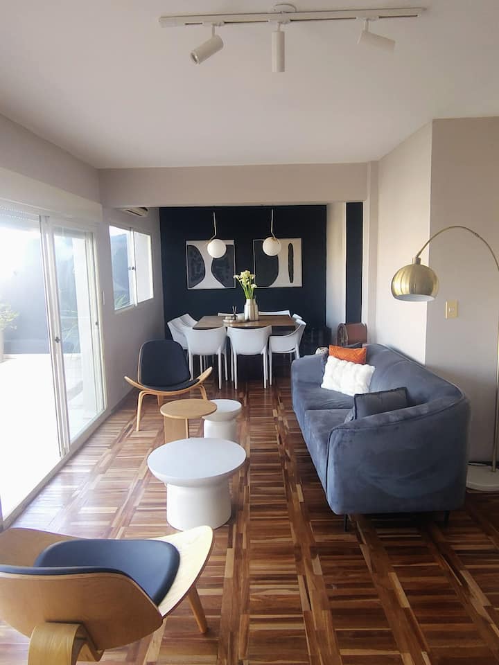 Penthouse Dúplex En Pocitos, Con Amplia Terraza - Montevideo