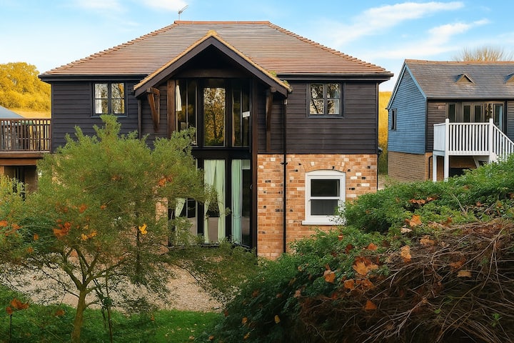 Spacious Pet-friendly Rural 2 Bedroom Apartment - Sittingbourne