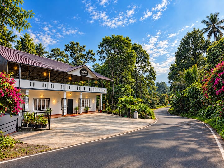 Luna 4bedroom Hill View Modern Apartment - Munnar