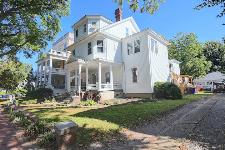 Walk To Olde Towne & River! Charming Escape - Portsmouth, VA