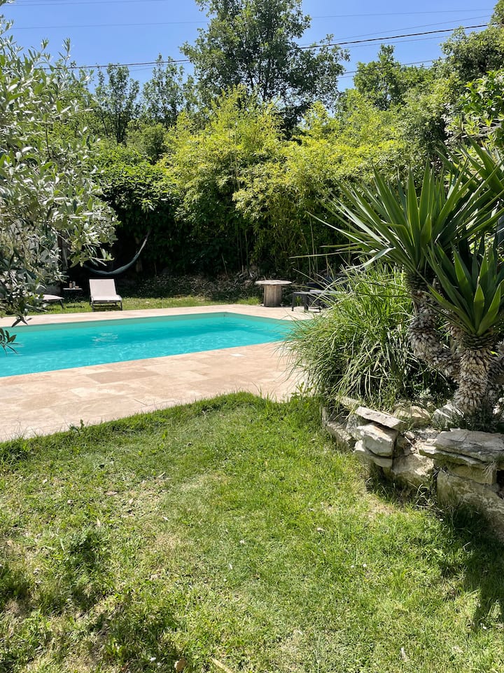 Studio Avec Piscine En Provence à Partir De 38€ - Gréoux-les-Bains