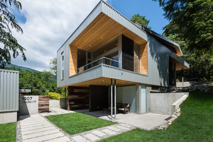 Deep Cove Modern - Mount Seymour