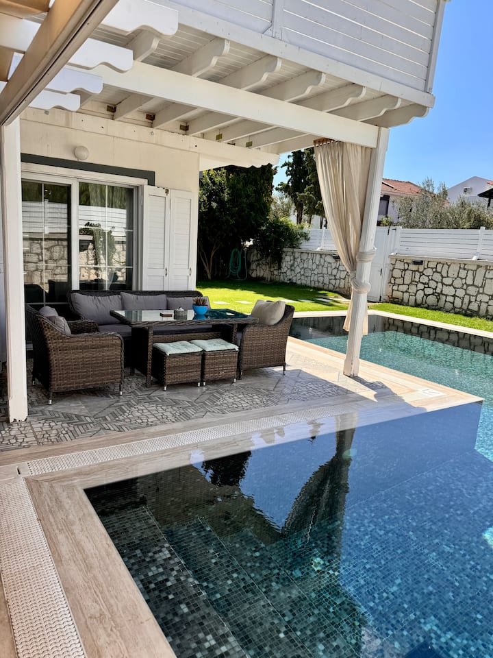 Alaçatının Kalbinde öZel Havuzlu Lüks Villa - Alaçatı