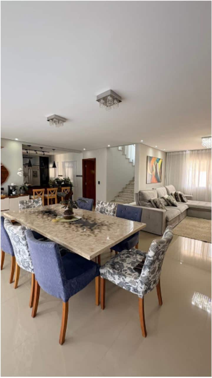 Casa Tranquila Com óTima Localização. - Atibaia