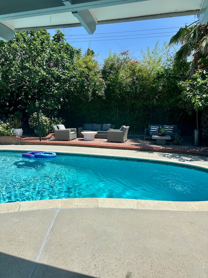 Beautiful & Spacious Home W/private Pool & Garden - Los Angeles, CA