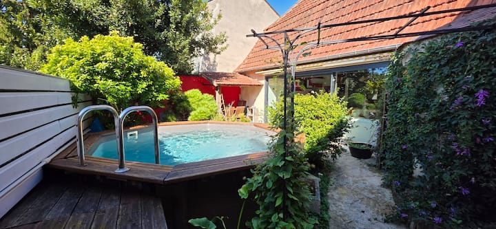 Hyper Centre Clim.cour Piscine Parking Sont Privés - Bourges