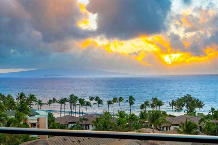 Beachfront Penthouse W/ Panoramic Ocean Views - Wailea, HI