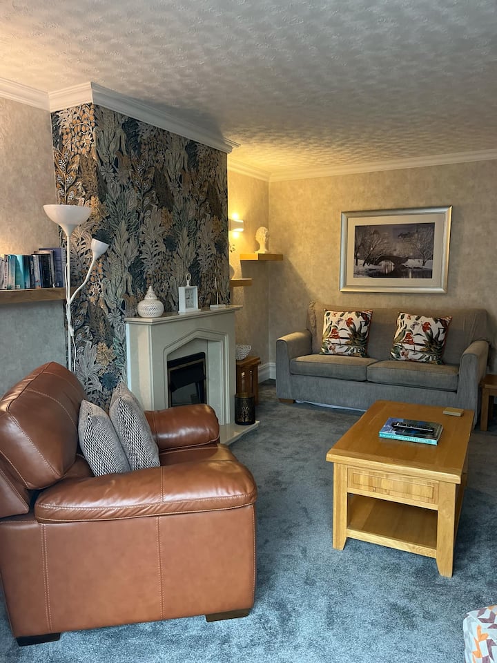 The Hillfoot - Cosy Lakes Home With A View - Grange-over-Sands