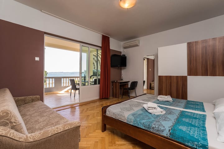 Apartment For 3 With Balcony With Sea View - Galešnjak