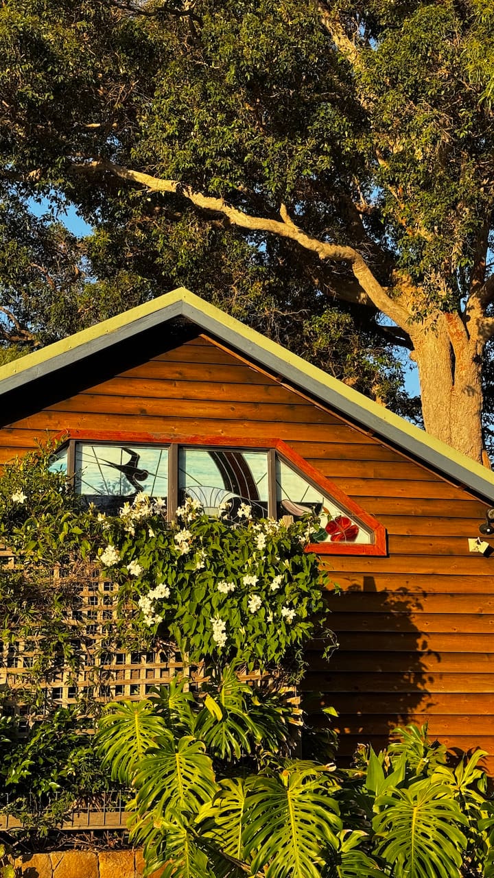 Blue Wren 
Country Cottage
Peaceful Hideaway - Margaret River