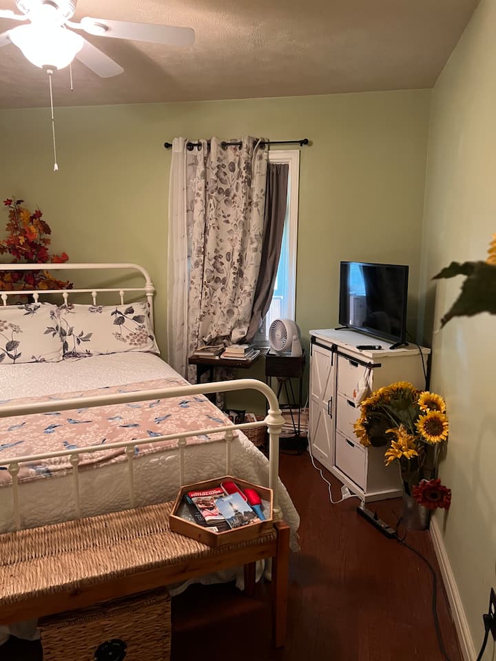 Cozy Room 
Health Care Pro, Music & Art Students + - Terre Haute, IN