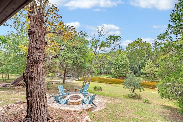 Wimberley Log Cabin | Hot Tub, Creek & Fire Pit - Wimberley, TX