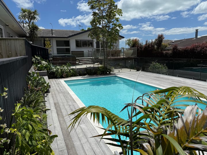 Self Contained With Pool And Spa - Beachlands