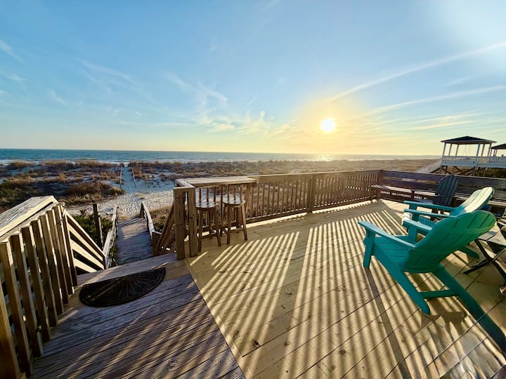 Cozy Rustic Ocean Front Cottage - Oak Island, NC