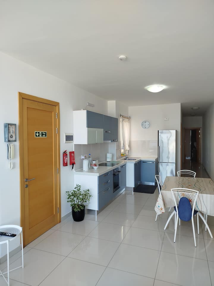 Sea View Penthouse, Walking Distance To The Sea - Malta