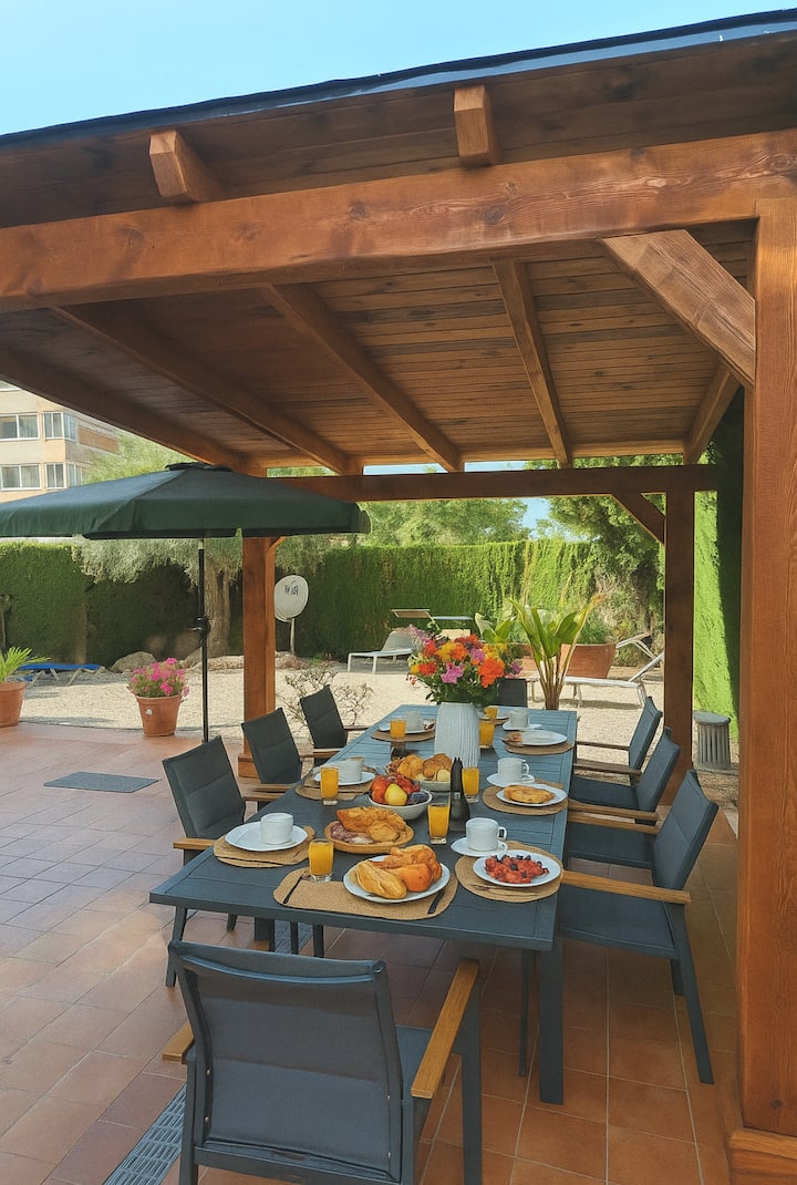 Sun, Family & Friends: Beach, Pool & Garden - Santa Pola