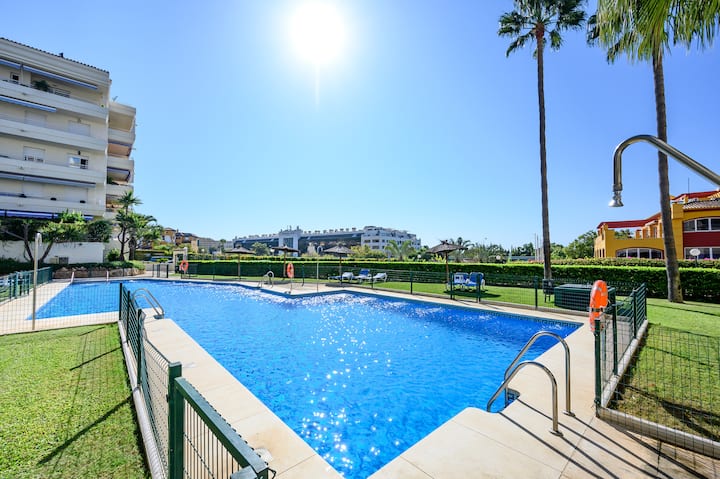 Golden Mile: Beach 8 Min, King Bed Lux - Marbella