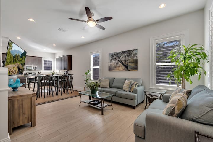 Stay In The Best Neighborhood In Downtown Orlando! - Orlando, FL