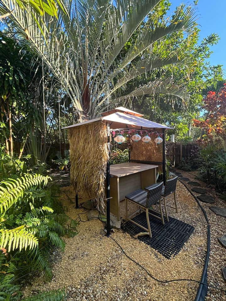 Tiki Time! Tropical Oasis W/private Pool!pets
Ok! - Fort Lauderdale, FL