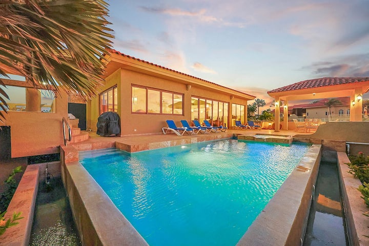 Lighthouse & Golf View 6br Retreat W/pool&jacuzzi - 荷屬阿魯巴