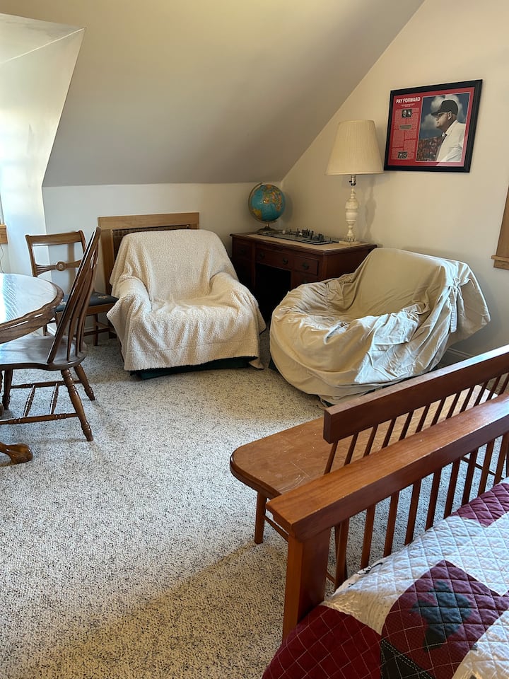 Newly Updated Relaxing, Secluded 3rd Fl Suite - New Albany, OH