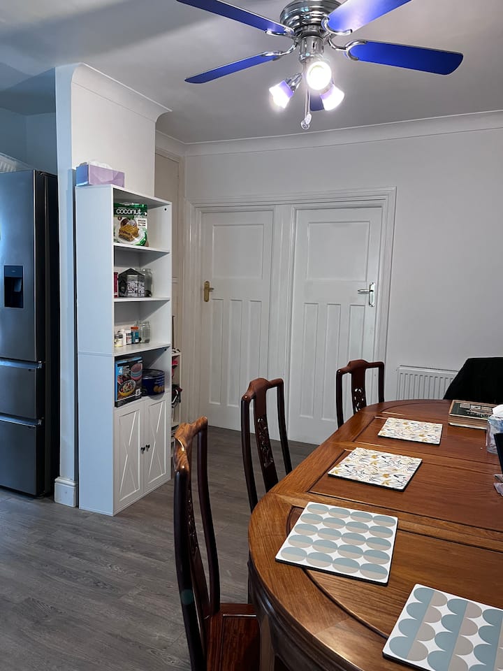 Double Room, Fast London Links - Epsom