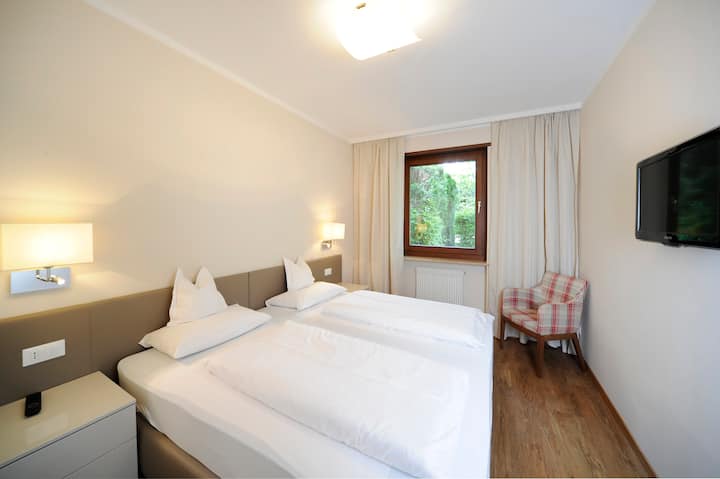 Deluxe 4 Rooms Apartment 65m²+40 M² Garden - Dorf Tirol