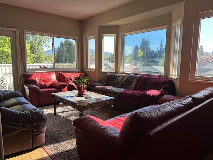 Green Belt Home With Mountain View - Langley