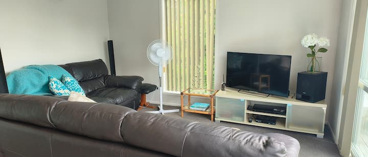 Modern Family Home With Lovely Views - Pauanui