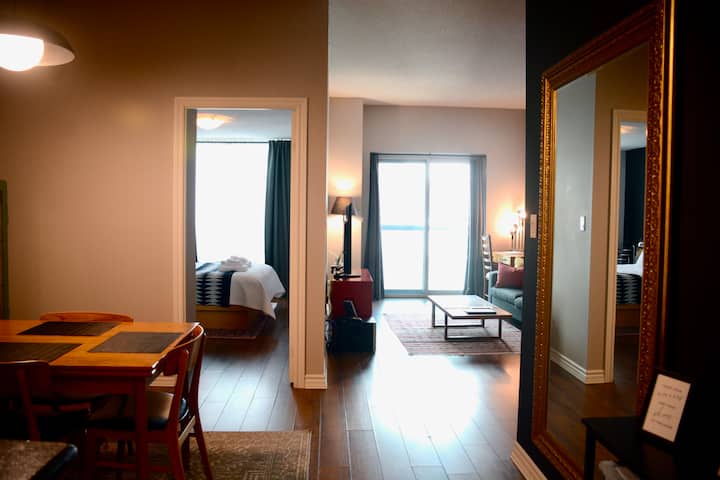 Exec 1br+gym&parking | Near Sheraton, Uhn, Uoft - Toronto