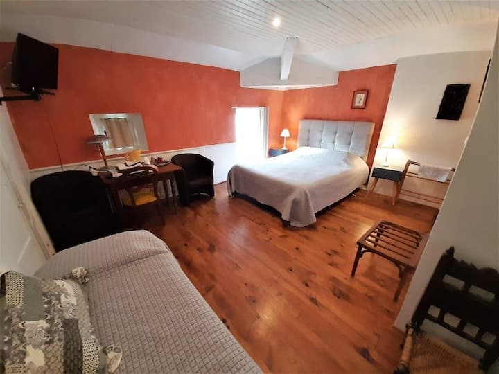 Belle Chambre Pour 3 à La Maison Des Chartreux - Le Puy-en-Velay