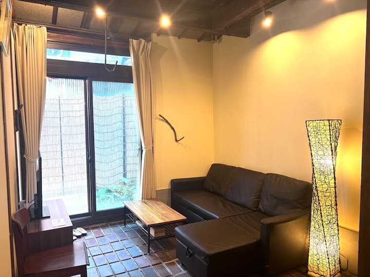 大阪駅まで6分、難波まで7分、地下鉄肥後橋駅徒歩2分 - Osaka