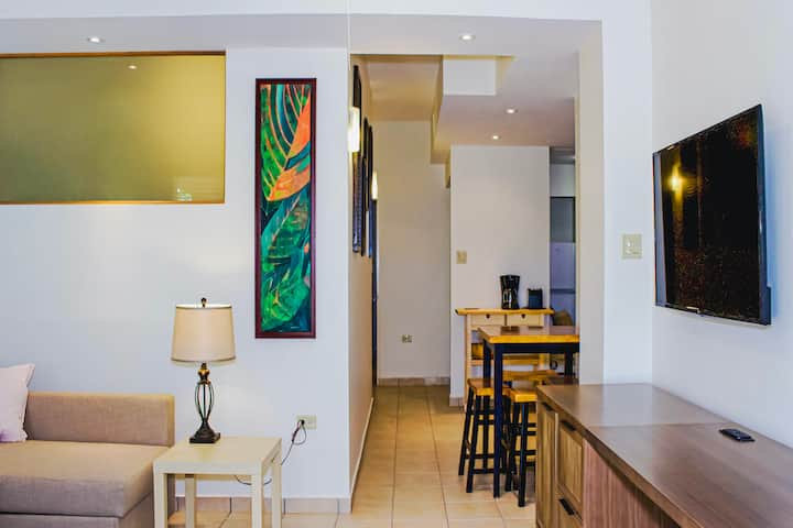 Lpocean View Oasis,perfect For Couples,pool & Beach,comfortable Stay And Balcony - Caribbean