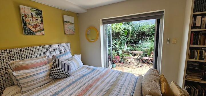 Chic & Spacious Private Studio & Courtyard Garden. - Burwood