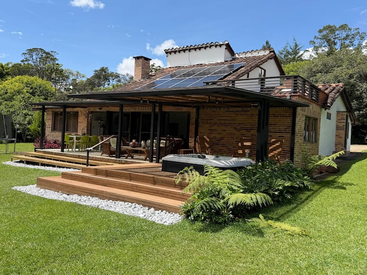 Casa Campestre: Jacuzzi, Bbq, Lago, Deck, Fogata. - La Ceja