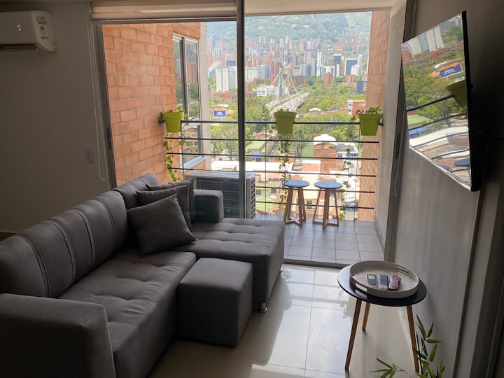 2 Bed/2 Full Bath Condo W/ac & Parking In Medellin - Medellín, Colombia