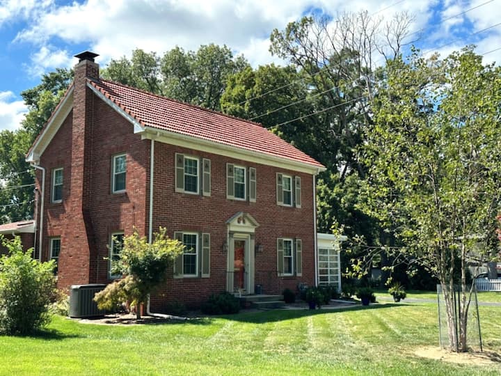 Home Away From Home! Historic With Modern Comforts - Alton, IL