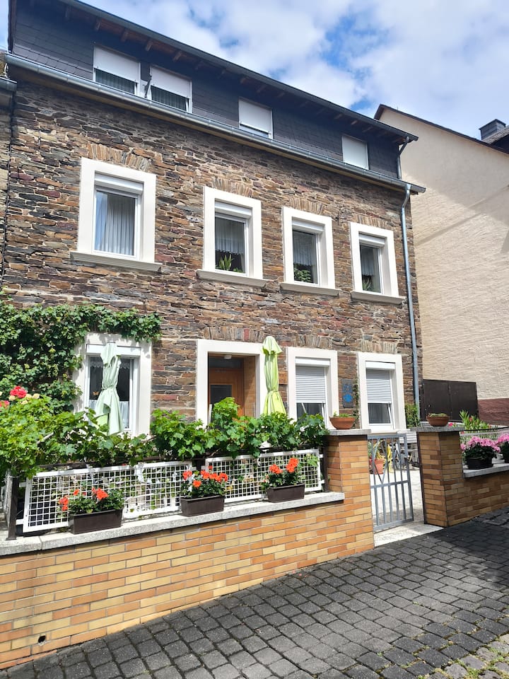 Ebenerdige Ferienwohnung Mit Sonnenterrasse - Pünderich