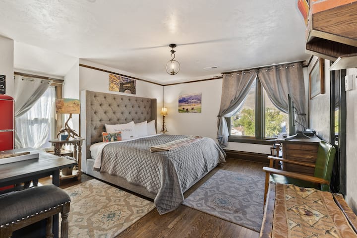 #202-park Hotel Yellowstone 1 King, Private Bath - Gardiner, MT