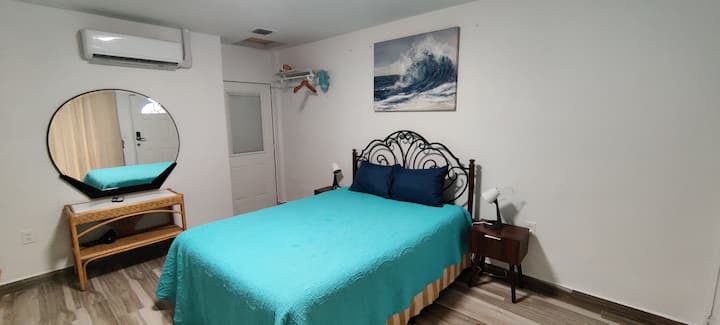 Sunny Studio By Baseball Stadium. Own Entrance - Miami, FL
