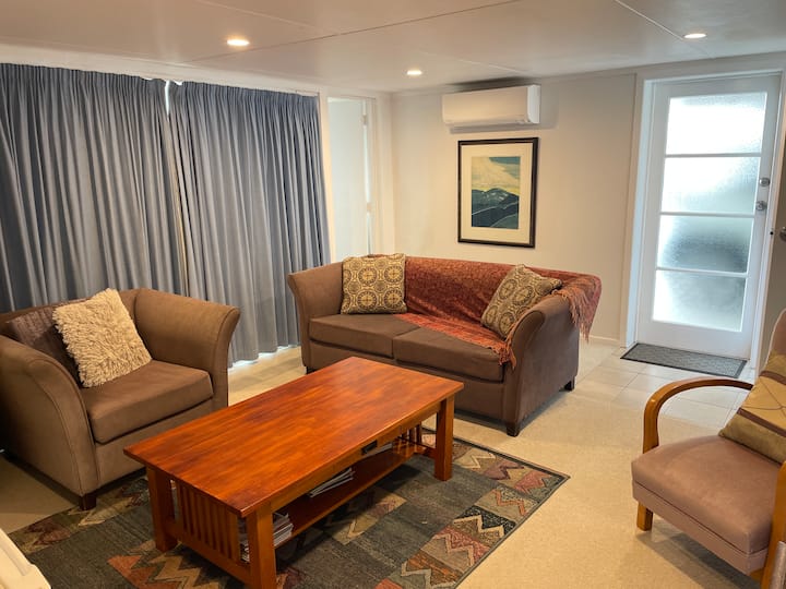 Self Contained Guest Unit In Townhouse - Te Awamutu