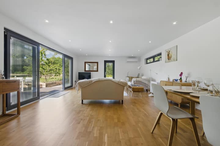 Spacious Detached Modern Annexe - Canterbury
