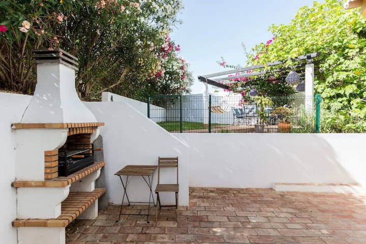 Quiet Private Villa, 5mins To Beach & Restaurants - Praia da Luz