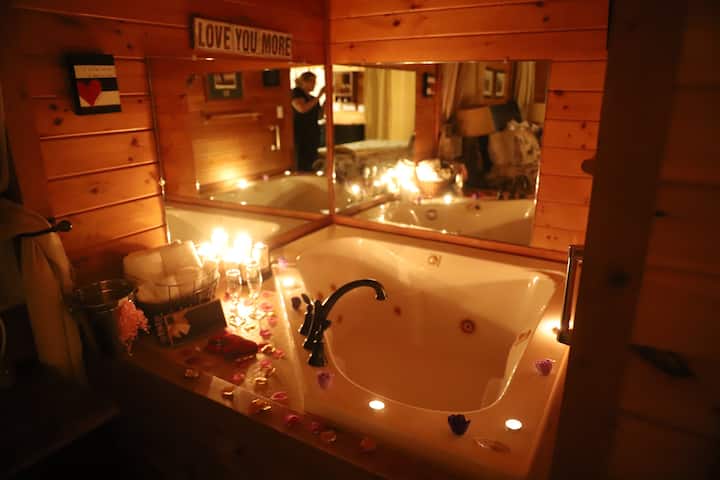 #1 Lovers Retreat—mtn Views, Hot Tub W/tv, Jacuzzi - Sautee Nacoochee, GA