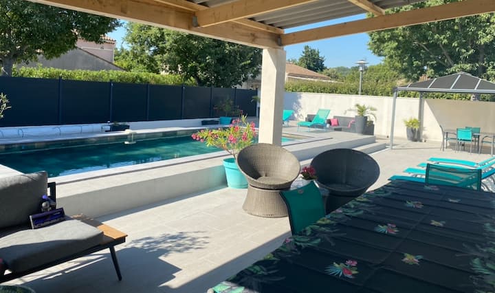 Belle Villa à St Saturnin Les Avignon - France