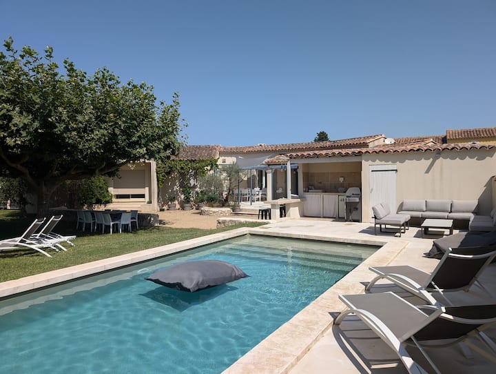 Belle Villa Proche Avignon - France
