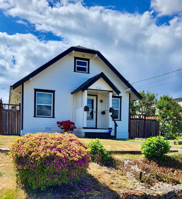 Classic 2bd/1ba, 1920s Craftsman, Central Tacoma - Tacoma, WA