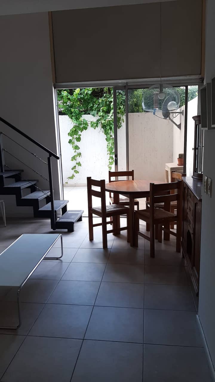 Hermoso Loft Para 3 Con Portero Y Garaje En 5ta - Mendoza