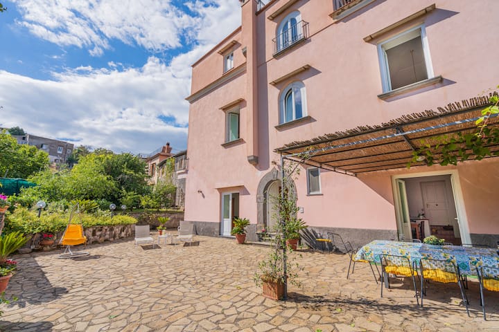 Villa "Rosa": Jacuzzi® With Sorrento Sea View - Sorrent