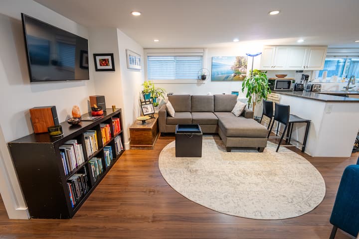 Beautiful Private Garden Suite, Peaceful Backyard - Vancouver